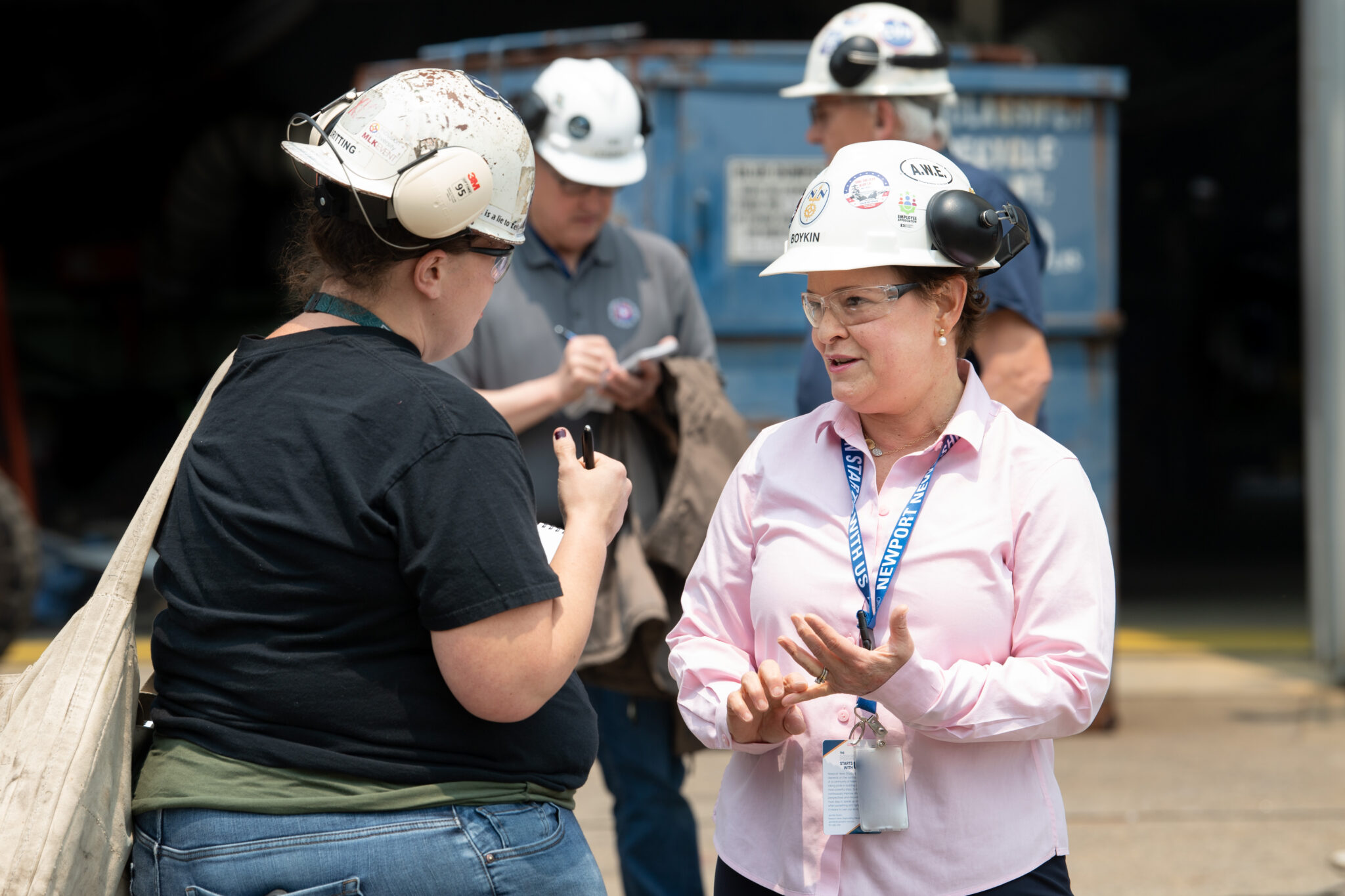 Photo Gallery: Employee Town Halls - NNS TO GO